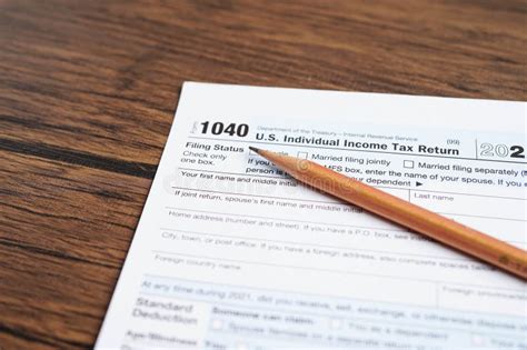 Tax Form 1040 Us Individual Income Tax Return Business Finance