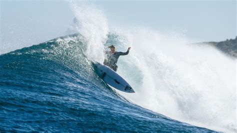 Eight Time Surfing World Champion Stephanie Gilmore Survives Mid Season