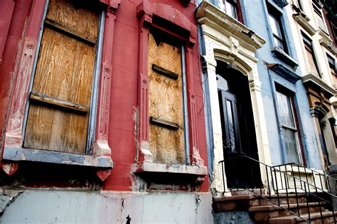 This Robot Helps Deaf Blind People Communicate Independently