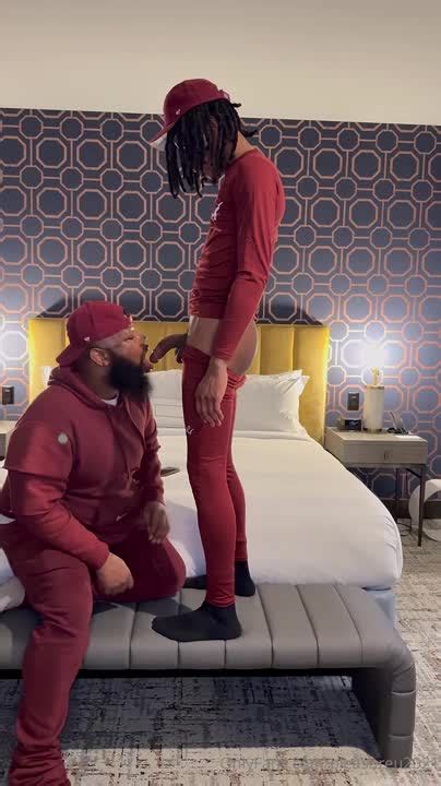 Pretty Dude With Pretty Dick Fully Serviced 2