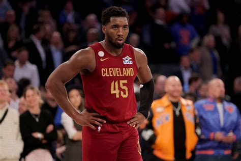 Donovan Mitchell Shocked After Nba Fan Rushed Onto The Court Mid Game