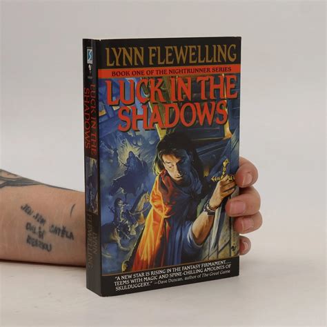Luck in the Shadows - Lynn Flewelling - knihobot.cz