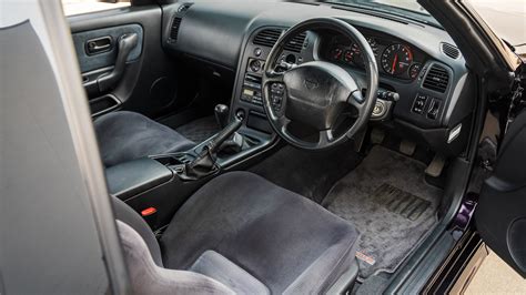 Nissan Skyline R33 Interior