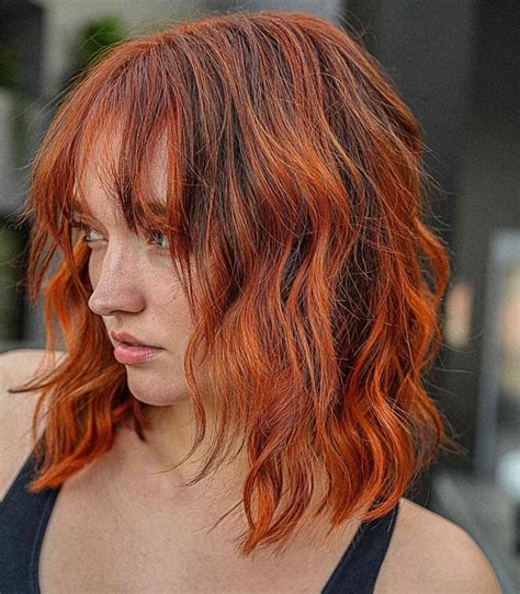 Tagli Capelli Medi Scalati E Sfilati Mossi Per La Primavera