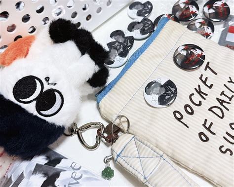 Pls Kindly Rt ꒱ ︎˚⋆⋮ Giveaway 🧡💙 ᶻ 𝗓 𐰁 — 🧷 Pin Badge ☹︎☻︎ ꕤ° Only 50