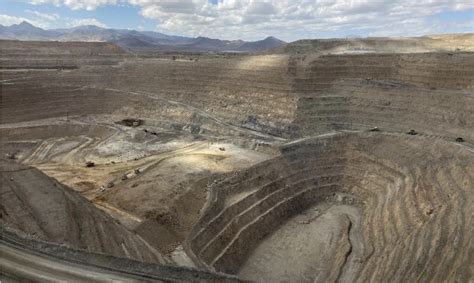 So Called Sell America Trade Sparks A Pair Of Firsts Gold Flies Past