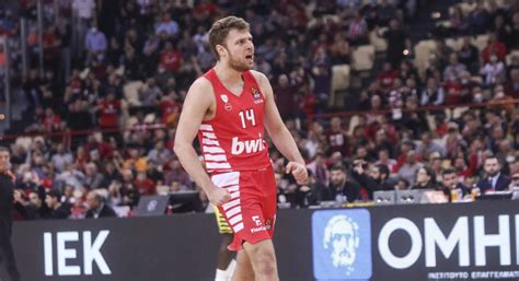 Deaaron Fox Domantas Sabonis Reflect On Vezenkovs Potential Addition