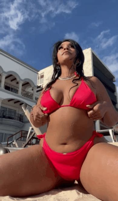 Flashing On The Beach 🌴 Rnaturaltitties