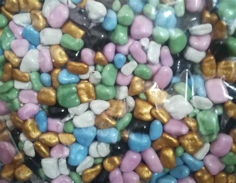 Цветни шоколадови дражета камъчета Ядките