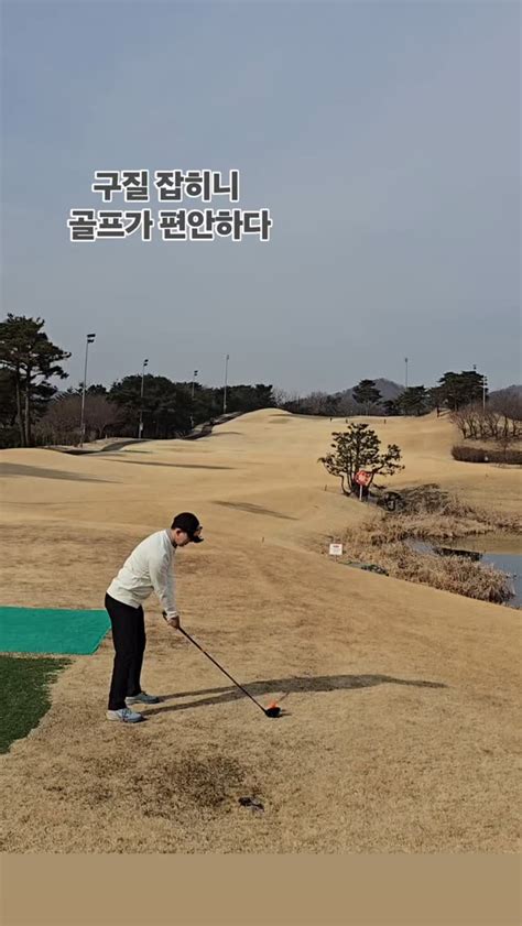 욀케 쉽게 스코어링이 안될까 스윙의 틀은 잡혔다 그런데 58도 웨지와의 피튀기는 사투가 벌어짐 70m 안쪽 거리감이 없어서