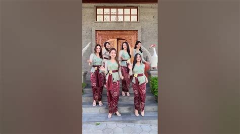 Pesona Gadis Bali Pakai Kebaya Youtube