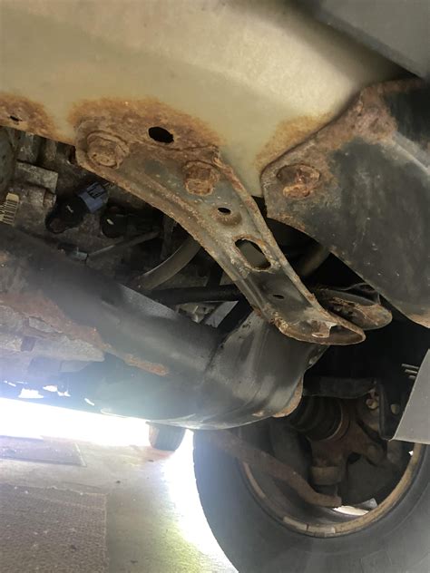 What part is this? I can’t find it!! Honda Pilot 2006 : r/MechanicAdvice