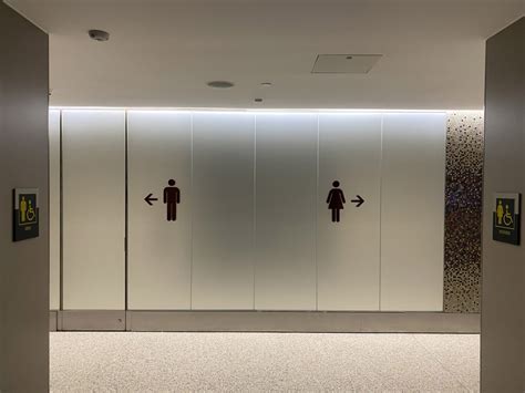 Us College Faces Backlash For Decision On Gendered Locker Rooms