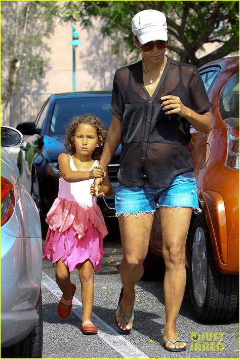 Halle Berry Takes Her Daughter Nahla To Bristol Farms On June 9 2013