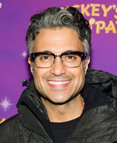 Jaime Camil E Issabela Camil Cómo Es Su Relación Actual Spoiler