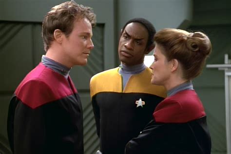 Voyager‘s First Riff On The Star Trek Trial Episode Is A Weird