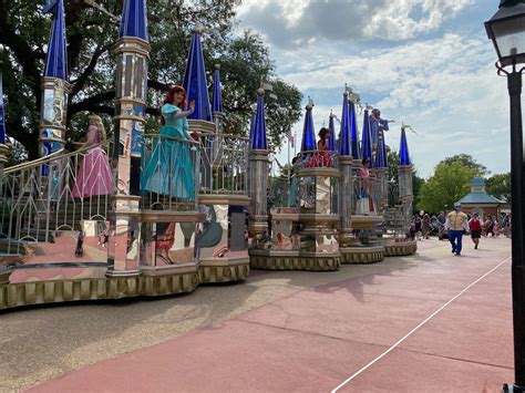 Princess Float In A Cavalcade At Mk At Wdw By Wdwparksgal On Deviantart