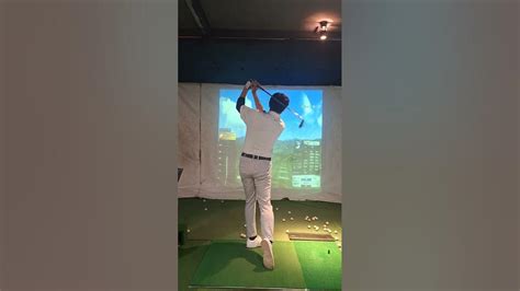 공간을 확보하고클럽을 자유낙하시키면 진자운동을 하면서 공을 타격하게 되고 그 클럽의 운동량에 방해하지 않고 두 손이 잘 따라가는 동작을 연습합니다6번 아이언