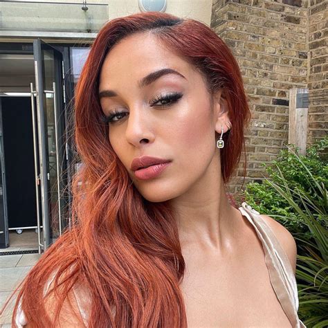 Jorja Smith Scrolller