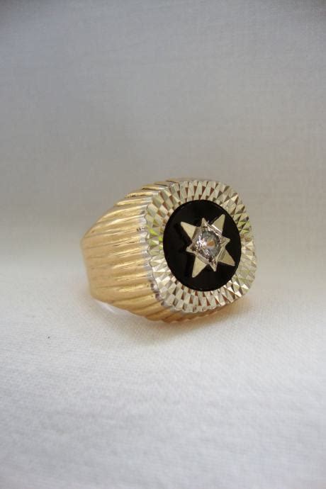 ZLATNI MUŠKI PRSTEN kt zlato i crni onix grama
