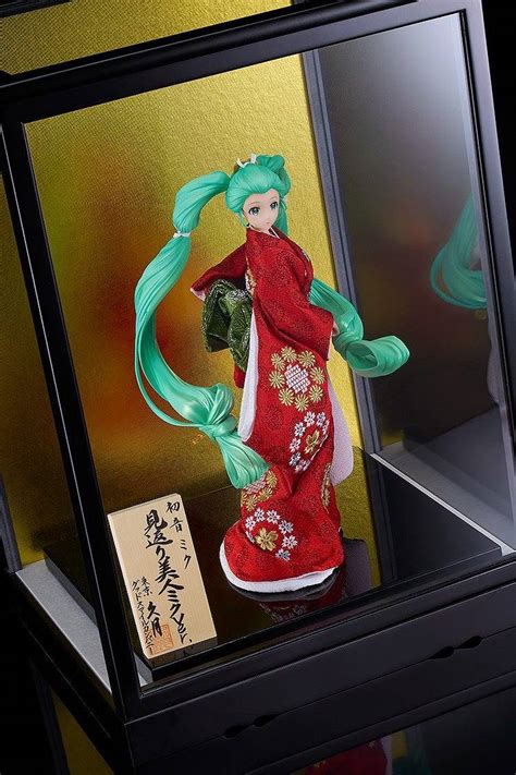 Hatsune Miku Beauty Looking Back Miku Ver With Glass Case Limited Edition Kyugetsu