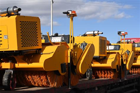 Цас цэвэрлэх давс цацах зориулалтын 33 машинтай боллоо