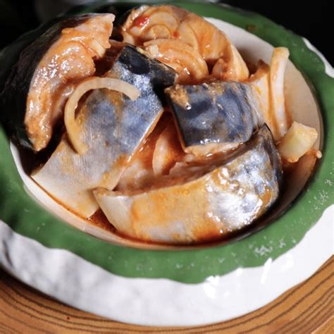 Запечена скумбрія для людей з діабетом рецепт з томатами — Шуба