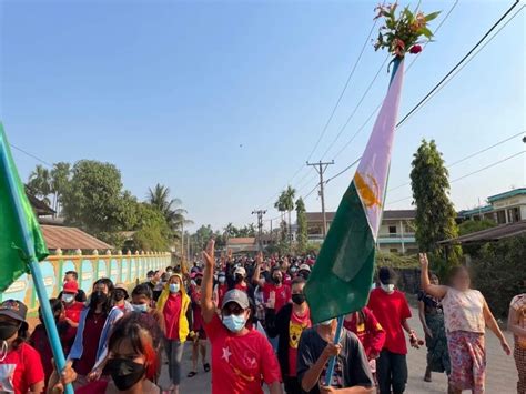 လောင်းလုံးတွင် အမျိုးသမီးများ ဦးဆောင်ကာ ဖက်ဆစ် စစ်တပ် အမြစ်ပြတ် ချေမှုန်းရေး ချီတက် ဆန္ဒပ