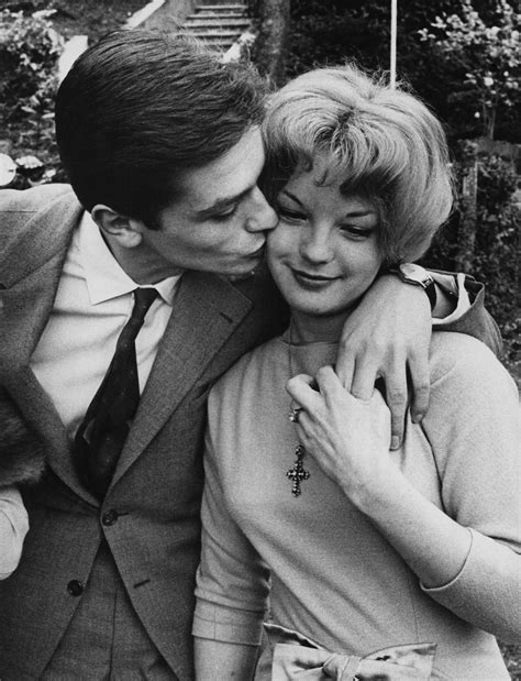 El Amor De Alain Delon Y Romy Schneider Y Las Fotos Del Cadáver De Ella Que El Actor Lleva Cerca