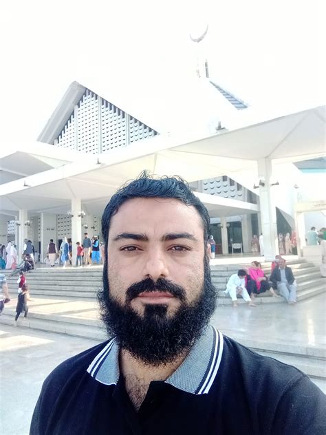 About Waqar Ali Medium
