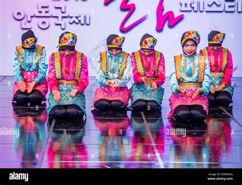 Indonesian Dancers Performing The Traditinal Ratoh Jaroe Dance At The Mask Dance Festival In