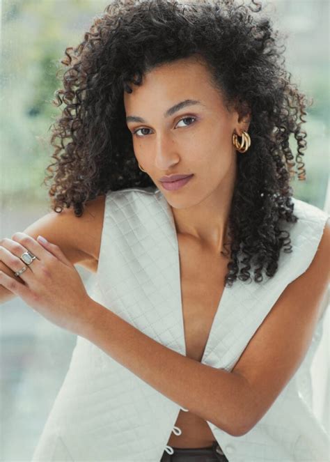 Ona The Model Booker