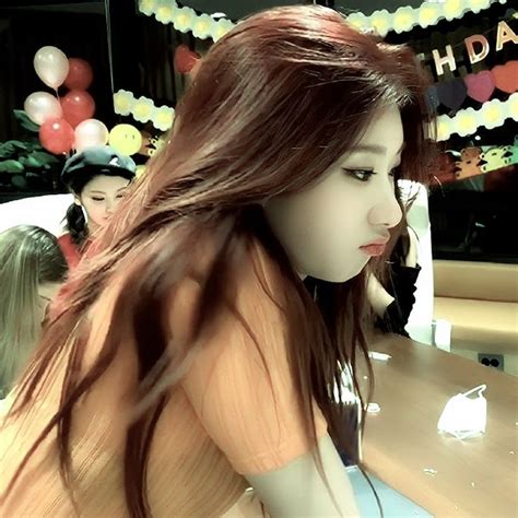 Pin By Hyun Kpop Icons On Itzy Icons Long Hair Styles Hair Styles Beauty