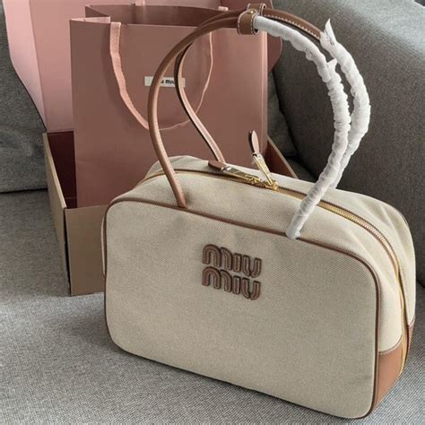 Сумка в стиле Miu — цена 4200 грн в каталоге Сумки Купить аксессуары по доступной цене на Шафе