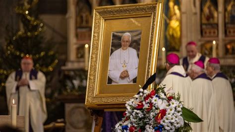 Погребват Бенедикт Xvi папа Франциск ще води заупокойната церемония Bgonair