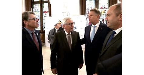 Вижте коментари на румънски вестници за срещата на инициативата Три морета