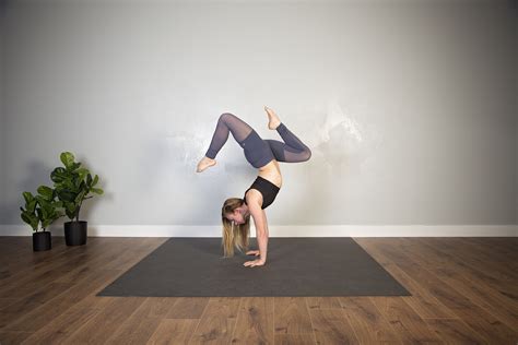 The Wellness Rookie 5 Moves To Finally Nail That Handstand