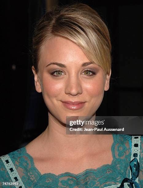 160 Kaley Cuoco 2006 Photos Et Images Haute Résolution Getty Images