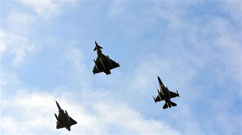 Украйна вече разполага с американски изтребители Ф 16 Свят Vesti Bg