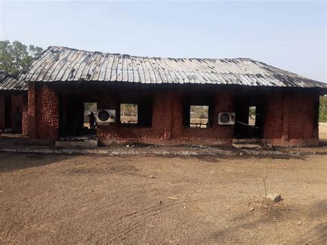 Urgent Bandafassi Un Violent Incendie Réduit La Radio Communautaire