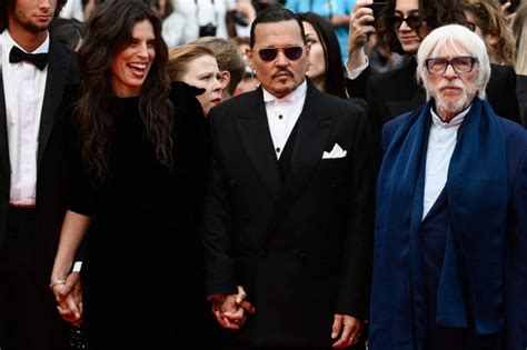 جوني ديب يتأرجح بين الرفض والترحيب في افتتاح كان جريدة الجريدة الكويتية