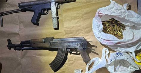 Оружје и муниција пронајдени во канта за отпад пред двор на скопјанец Кајгана
