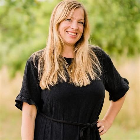 Nina Ninasfamilienbasis • Threads Say More