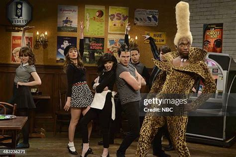 Noel Wells Snl Photos And Premium High Res Pictures Getty Images
