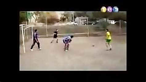 کتک زدن 2 پسر توسط یک دختر