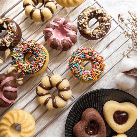Fluffy Baked Chocolate Donut Recipe Bakingsimple Bakeomaniac