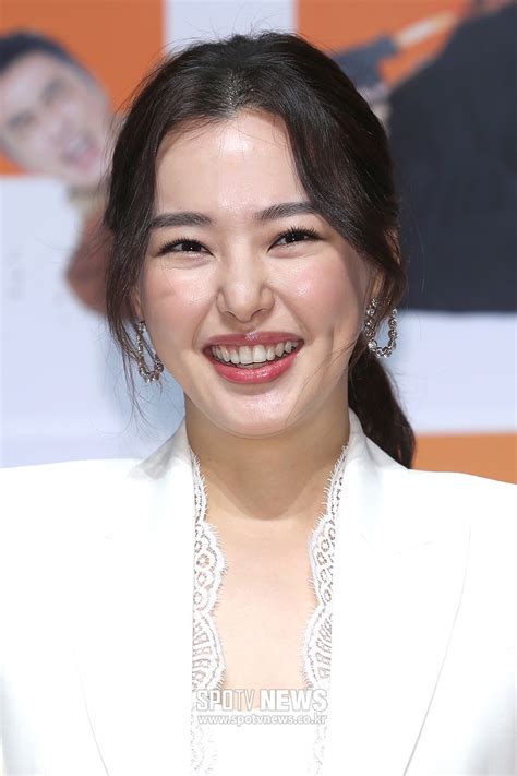 포토S 이하늬 매혹적인 미소