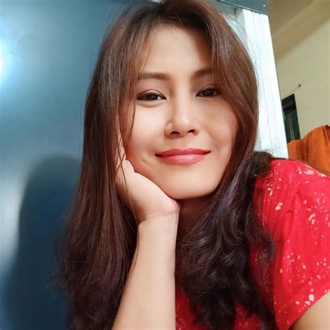 Yee Myint Yeemyint • Threads Say More