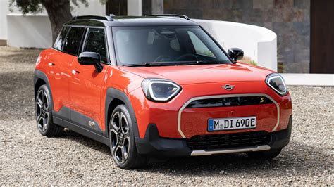 Mini Aceman Ev Debuts Up To 406km Range 95kw Dc Charging 2 Variants Autobuzzmy