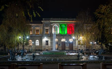 Retro История на СОУ „Христо Ботев“ Началото на светското образование в Русе Русчук се